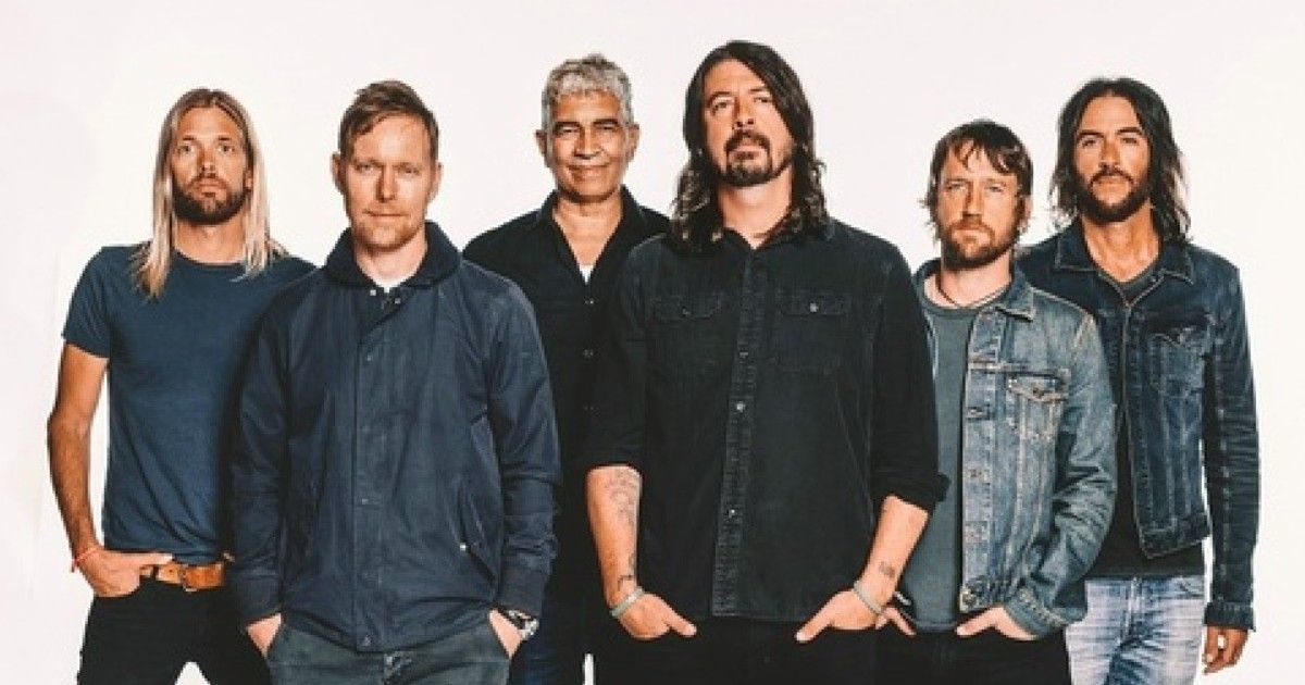 Foo Fighters คัฟเวอร์เพลง "Run Rudolph Run" ของ Chuck Berry ฉลองวัน ...