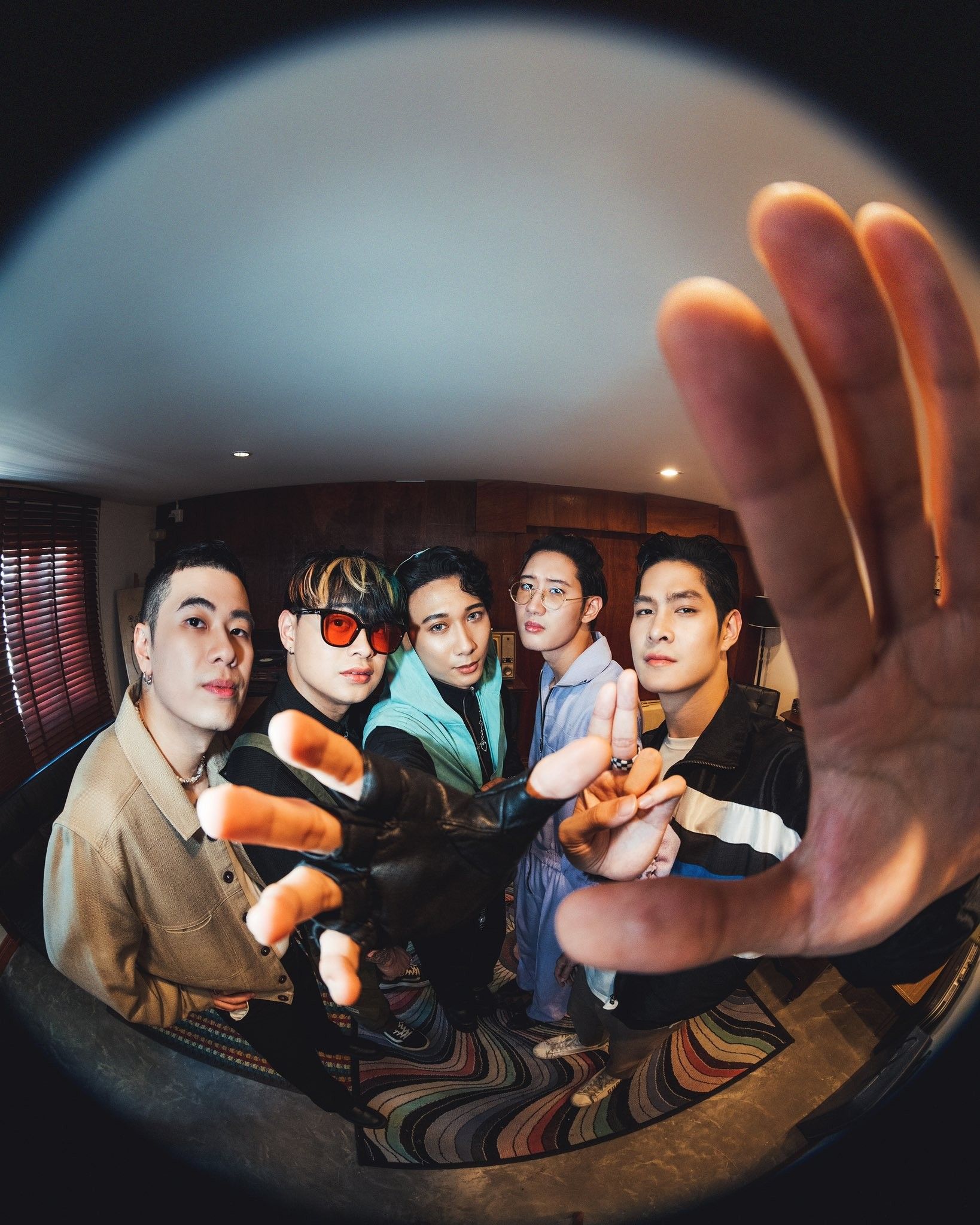 HYBS ร่วมงานกับ brb. ปล่อยมิวสิกวิดีโอ "No One" - เสพย์สากล