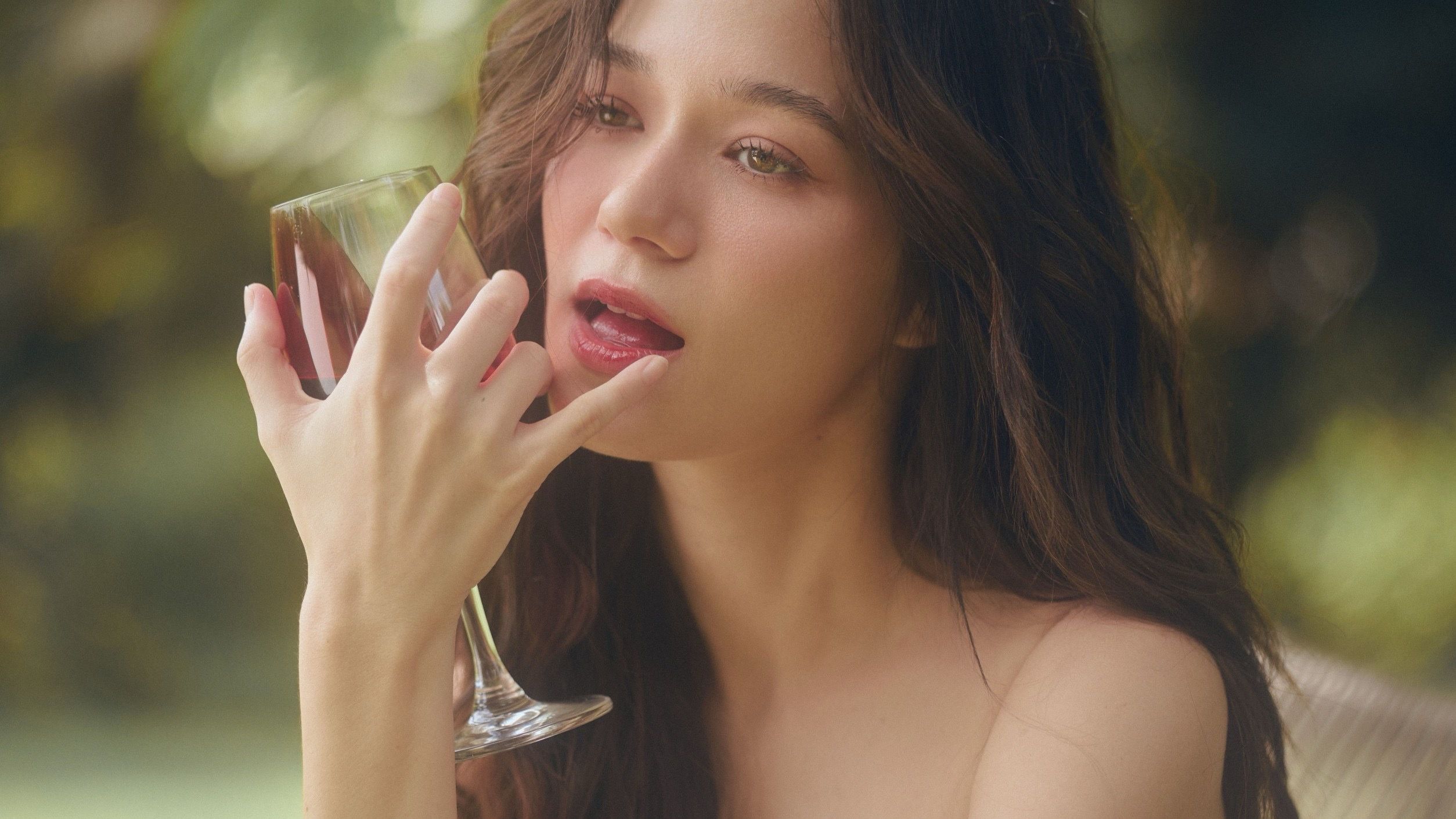Violette Wautier ปล่อยเอ็มวีใหม่ "FAVOURITE MISTAKE" - เสพย์สากล